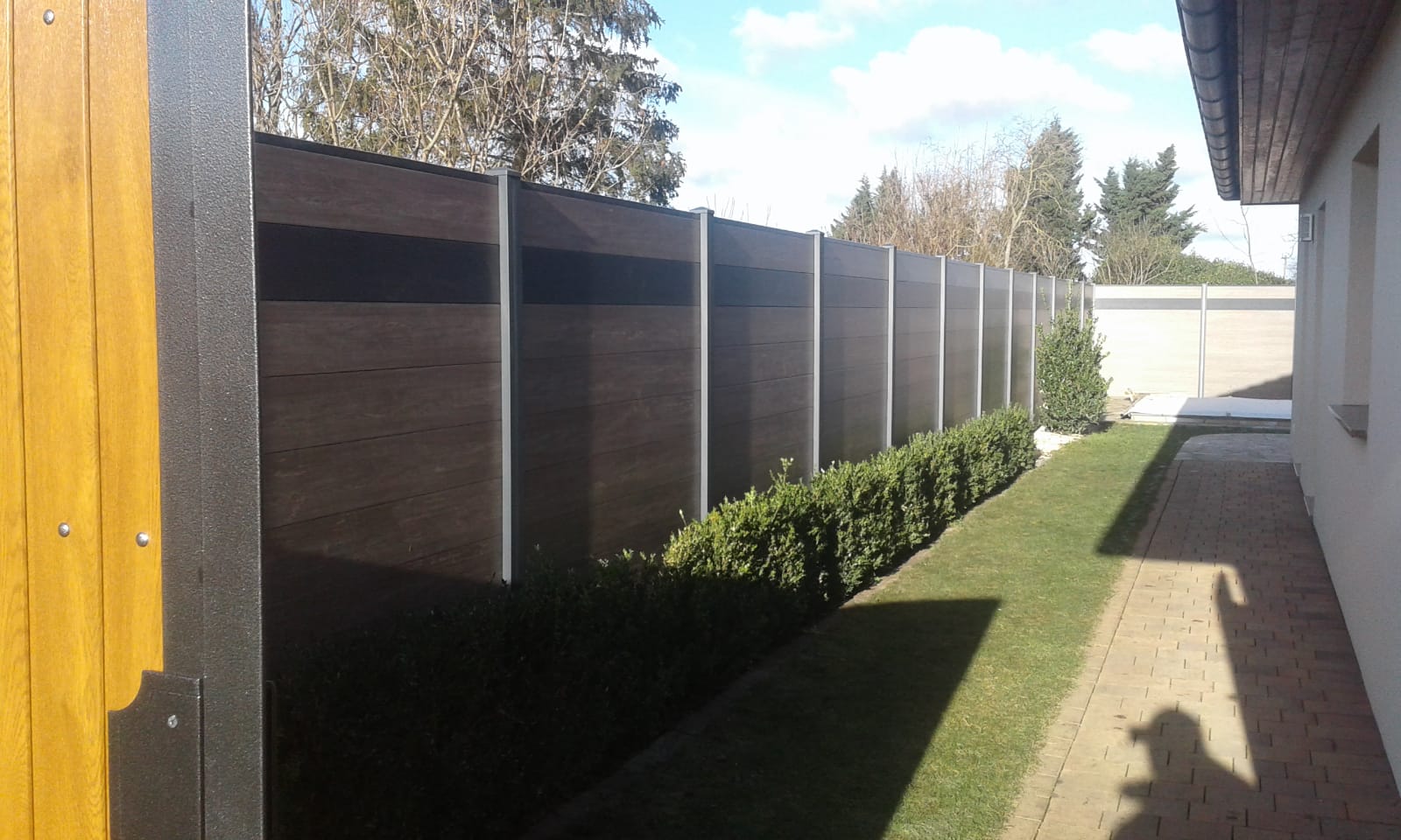 Wir liefern Sichtschutzzäune, Kunststoff/WPC/Holz-Zäune